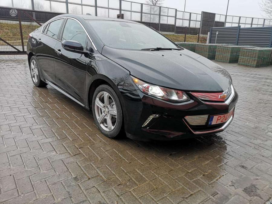 Black Chevrolet Volt 2019 in Siauliai, with an engine capacity of 1.50 L and mileage of 47 thousand km for 18500 €, photo 4 on AUTOMOTO.COM.LV