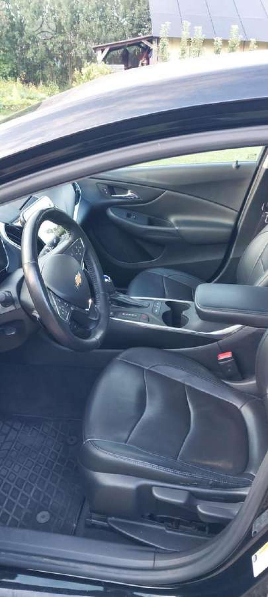 Black Chevrolet Volt 2017 in Vilnius, with an engine capacity of 1.49 L and mileage of 146 thousand km for 11200 €, photo 1 on AUTOMOTO.COM.LV