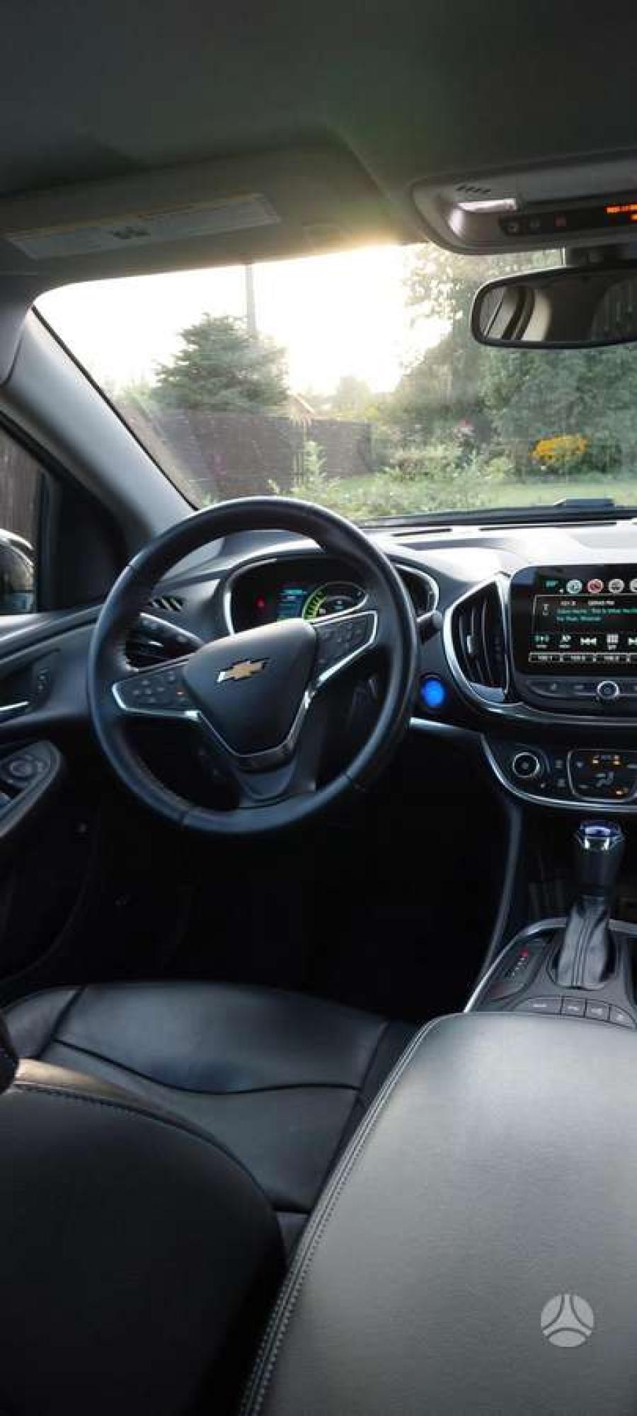 Black Chevrolet Volt 2017 in Vilnius, with an engine capacity of 1.49 L and mileage of 146 thousand km for 11200 €, photo 4 on AUTOMOTO.COM.LV