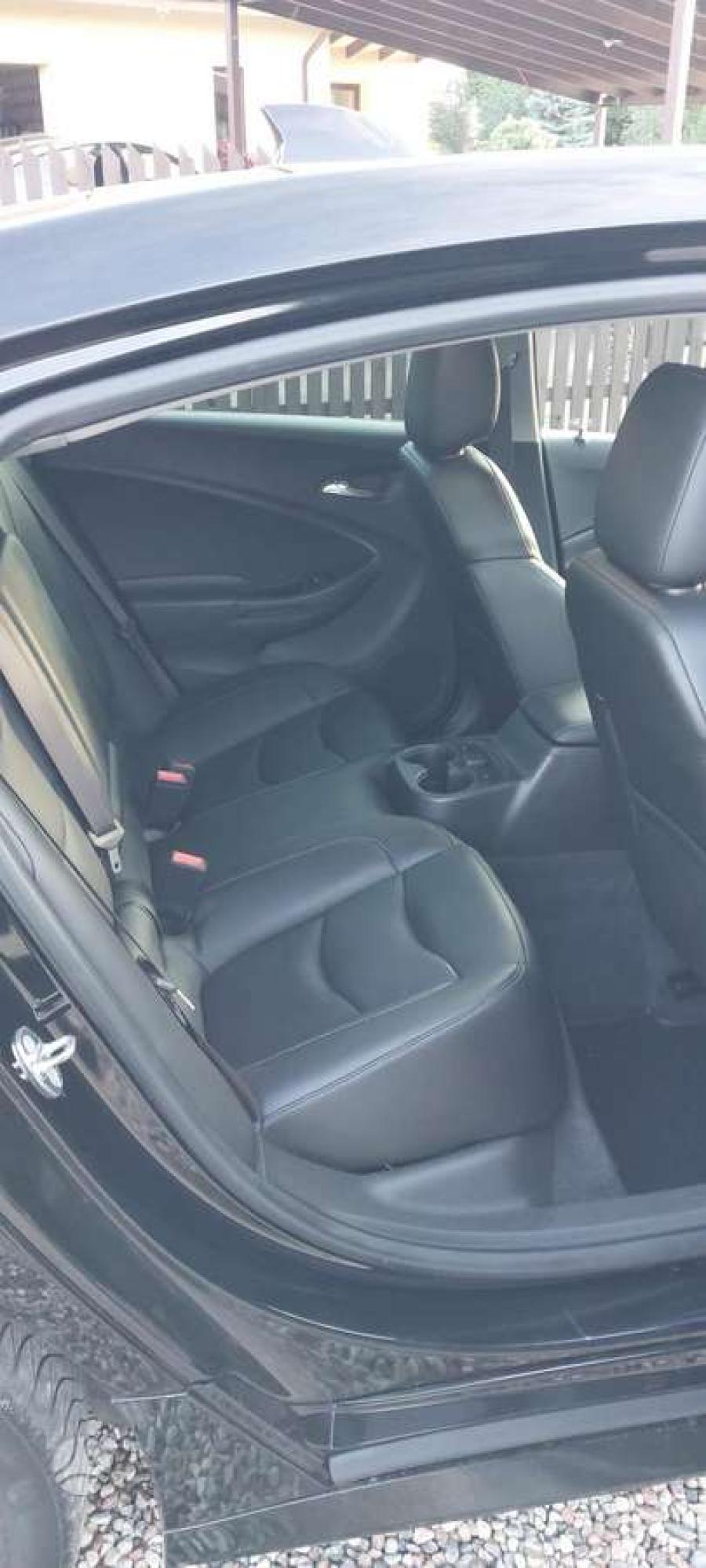 Black Chevrolet Volt 2017 in Vilnius, with an engine capacity of 1.49 L and mileage of 146 thousand km for 11200 €, photo 5 on AUTOMOTO.COM.LV