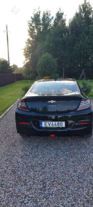 Black Chevrolet Volt 2017 in Vilnius, with an engine capacity of 1.49 L and mileage of 146 thousand km for 11200 €, photo 6 on AUTOMOTO.COM.LV