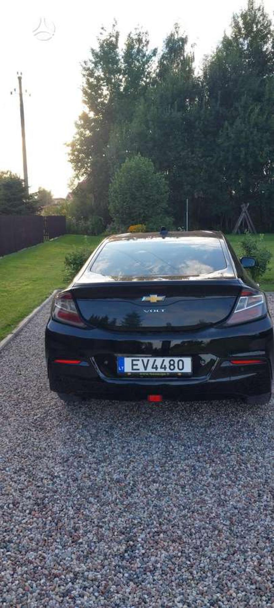 Black Chevrolet Volt 2017 in Vilnius, with an engine capacity of 1.49 L and mileage of 146 thousand km for 11200 €, photo 6 on AUTOMOTO.COM.LV