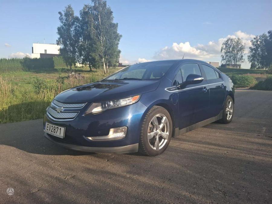 Blue Chevrolet Volt 2013 in Vilnius, with an engine capacity of 1.40 L and mileage of 221 thousand km for 5850 €, photo 1 on AUTOMOTO.COM.LV