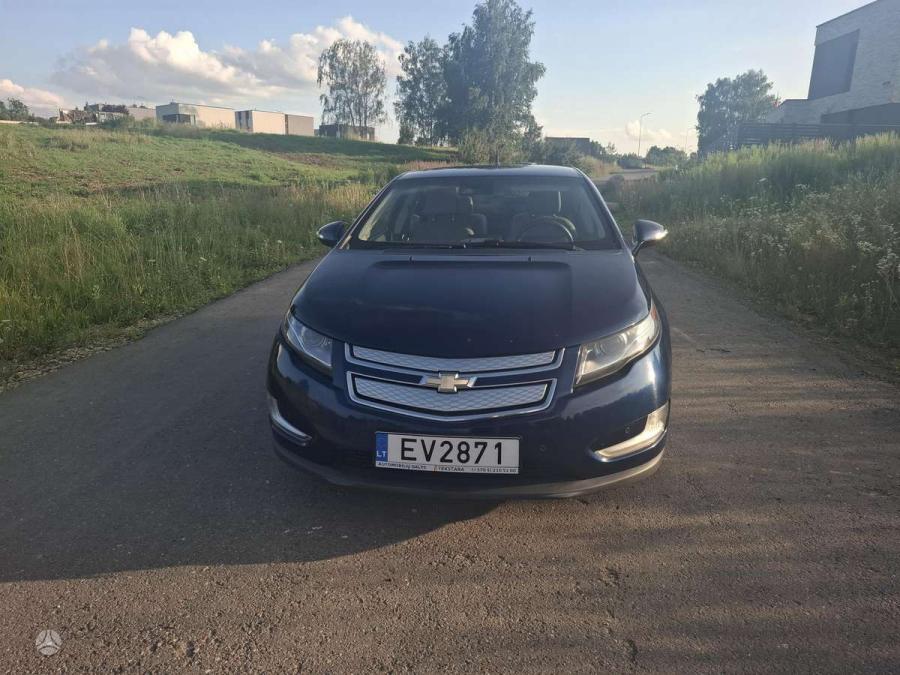 Blue Chevrolet Volt 2013 in Vilnius, with an engine capacity of 1.40 L and mileage of 221 thousand km for 5850 €, photo 3 on AUTOMOTO.COM.LV