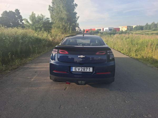 Blue Chevrolet Volt 2013 in Vilnius, with an engine capacity of 1.40 L and mileage of 221 thousand km for 5850 €, photo 3 on AUTOMOTO.COM.LV