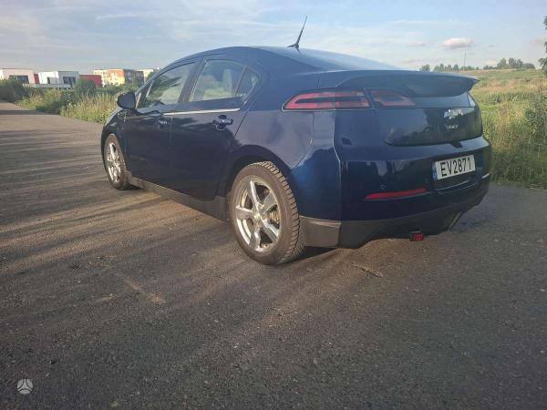 Blue Chevrolet Volt 2013 in Vilnius, with an engine capacity of 1.40 L and mileage of 221 thousand km for 5850 €, photo 4 on AUTOMOTO.COM.LV