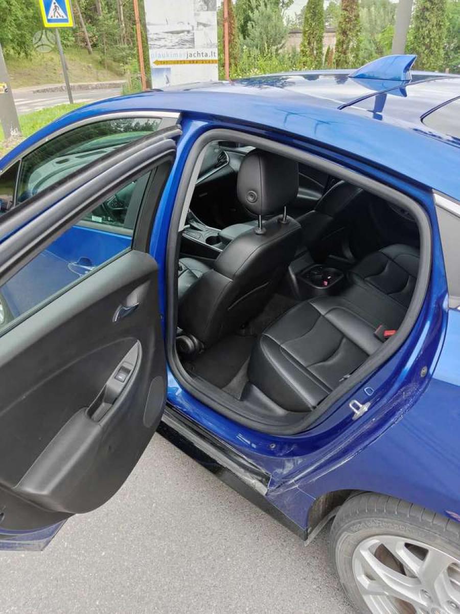 Blue Chevrolet Volt 2017 in Kaunas, with an engine capacity of 1.49 L and mileage of 94 thousand km for 11300 €, photo 8 on AUTOMOTO.COM.LV