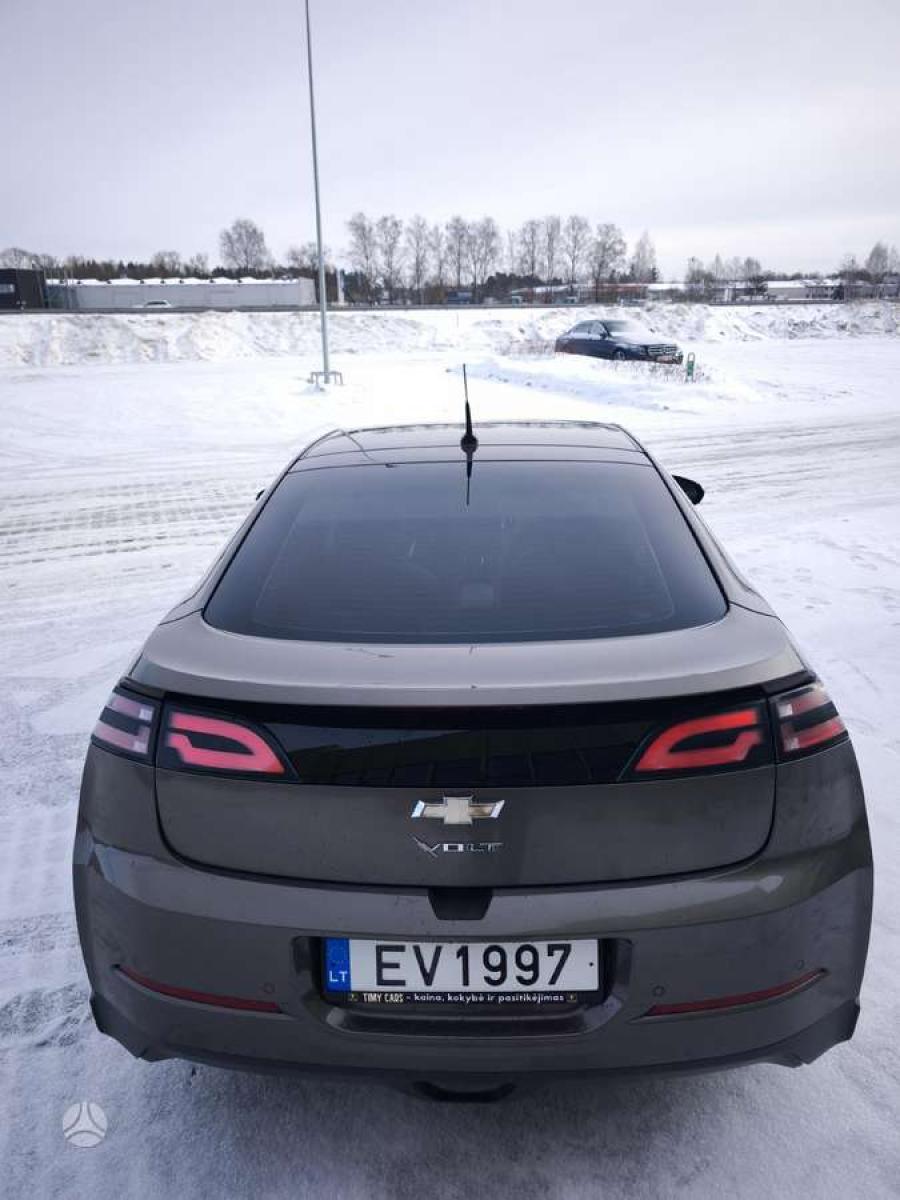 Brūns Chevrolet Volt 2014 Viļņa, ar dzinēja tilpumu 1.40 L un nobraukumu 133 tūkst. km par 8000 €, foto 3 vietnē AUTOMOTO.COM.LV