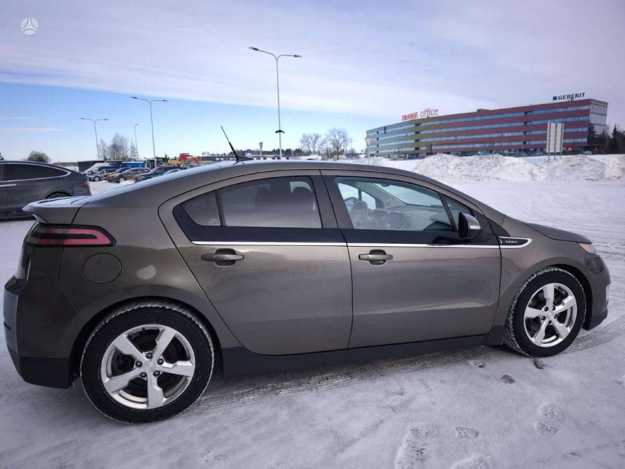 Brūns Chevrolet Volt 2014 Viļņa, ar dzinēja tilpumu 1.40 L un nobraukumu 133 tūkst. km par 8000 €, foto 7 vietnē AUTOMOTO.COM.LV