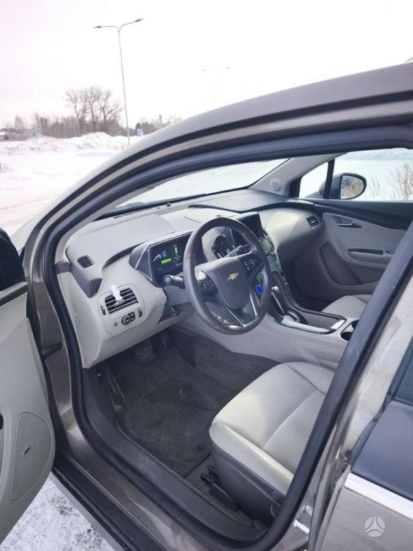 Brūns Chevrolet Volt 2014 Viļņa, ar dzinēja tilpumu 1.40 L un nobraukumu 133 tūkst. km par 8000 €, foto 10 vietnē AUTOMOTO.COM.LV