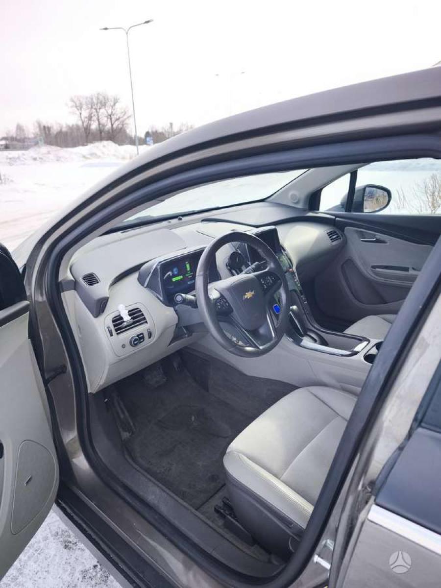 Brūns Chevrolet Volt 2014 Viļņa, ar dzinēja tilpumu 1.40 L un nobraukumu 133 tūkst. km par 8000 €, foto 10 vietnē AUTOMOTO.COM.LV