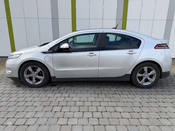 Grey Chevrolet Volt 2012 in Raseiniai, with an engine capacity of 1.40 L and mileage of 145 thousand km for 6900 €, photo 2 on AUTOMOTO.COM.LV