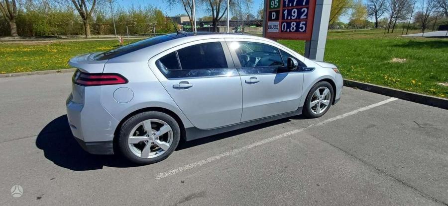 Pelēks Chevrolet Volt 2012 Klaipėda, ar dzinēja tilpumu 1.40 L un nobraukumu 242 tūkst. km par 3999 €, foto 4 vietnē AUTOMOTO.COM.LV