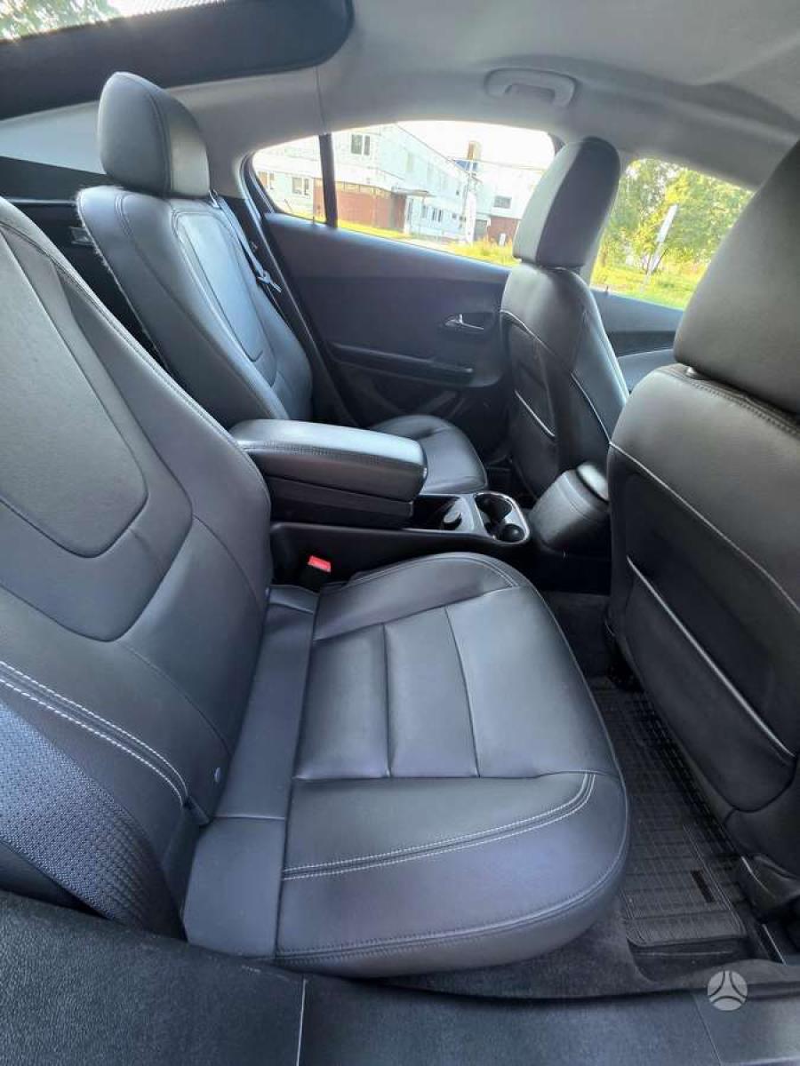 Pelēks Chevrolet Volt 2013 Alīta, ar dzinēja tilpumu 1.40 L un nobraukumu 75 tūkst. km par 8000 €, foto 24 vietnē AUTOMOTO.COM.LV