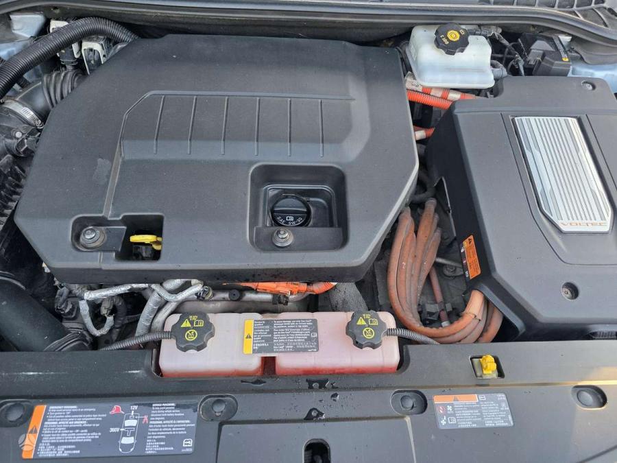 Pelēks Chevrolet Volt 2013 Alīta, ar dzinēja tilpumu 1.40 L un nobraukumu 75 tūkst. km par 8000 €, foto 28 vietnē AUTOMOTO.COM.LV