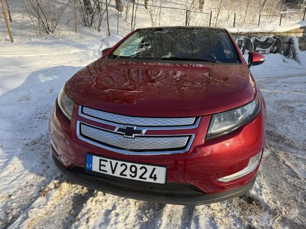 Red Chevrolet Volt 2012 in Vilnius, with an engine capacity of 1.40 L and mileage of 160 thousand km for 6100 €, photo 1 on AUTOMOTO.COM.LV