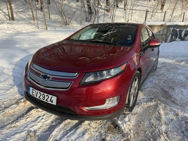 Red Chevrolet Volt 2012 in Vilnius, with an engine capacity of 1.40 L and mileage of 160 thousand km for 6100 €, photo 2 on AUTOMOTO.COM.LV
