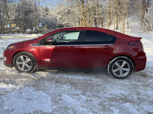 Red Chevrolet Volt 2012 in Vilnius, with an engine capacity of 1.40 L and mileage of 160 thousand km for 6100 €, photo 3 on AUTOMOTO.COM.LV