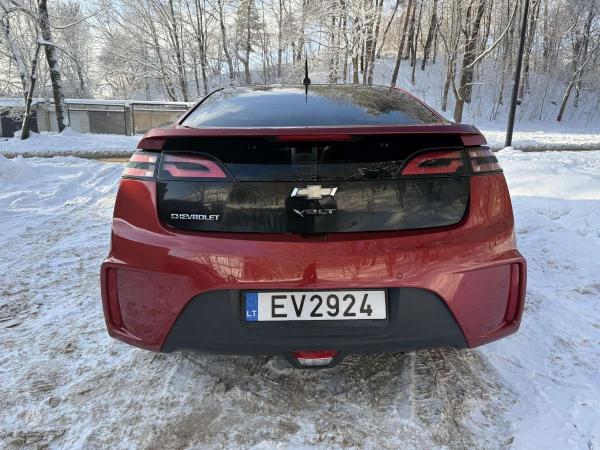 Red Chevrolet Volt 2012 in Vilnius, with an engine capacity of 1.40 L and mileage of 160 thousand km for 6100 €, photo 4 on AUTOMOTO.COM.LV