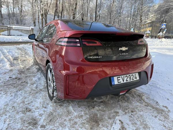 Red Chevrolet Volt 2012 in Vilnius, with an engine capacity of 1.40 L and mileage of 160 thousand km for 6100 €, photo 5 on AUTOMOTO.COM.LV