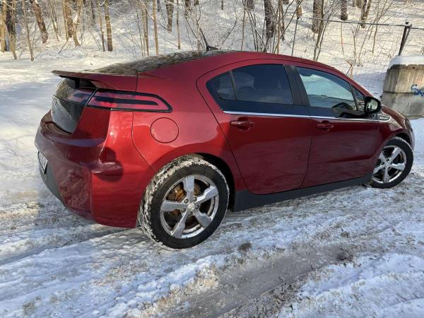 Red Chevrolet Volt 2012 in Vilnius, with an engine capacity of 1.40 L and mileage of 160 thousand km for 6100 €, photo 9 on AUTOMOTO.COM.LV