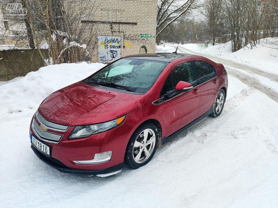 Red Chevrolet Volt 2012 in Vilnius, with an engine capacity of 1.40 L and mileage of 207 thousand km for 4300 €, photo 1 on AUTOMOTO.COM.LV