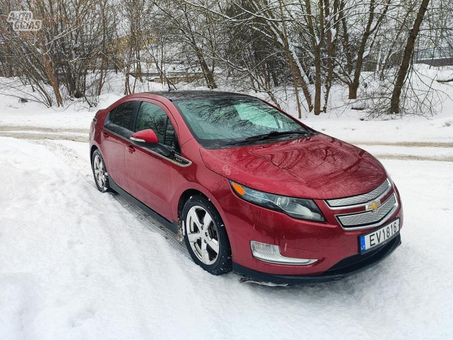 Red Chevrolet Volt 2012 in Vilnius, with an engine capacity of 1.40 L and mileage of 207 thousand km for 4300 €, photo 2 on AUTOMOTO.COM.LV