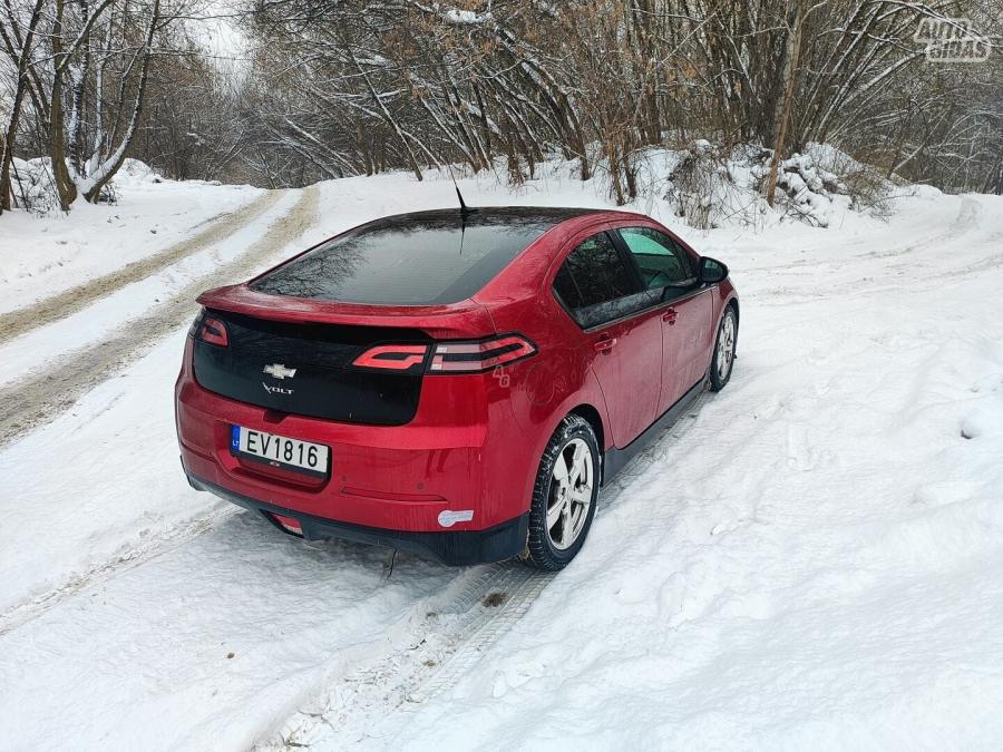 Red Chevrolet Volt 2012 in Vilnius, with an engine capacity of 1.40 L and mileage of 207 thousand km for 4300 €, photo 3 on AUTOMOTO.COM.LV