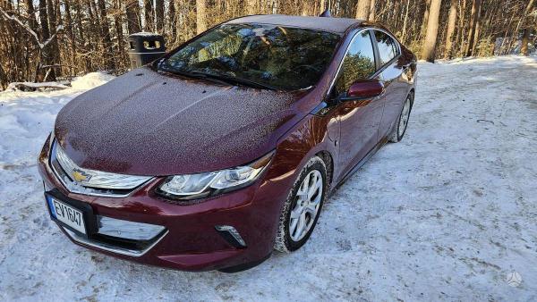 Red Chevrolet Volt 2016 in Vilnius, with an engine capacity of 1.50 L and mileage of 170 thousand km for 11900 €, photo 2 on AUTOMOTO.COM.LV