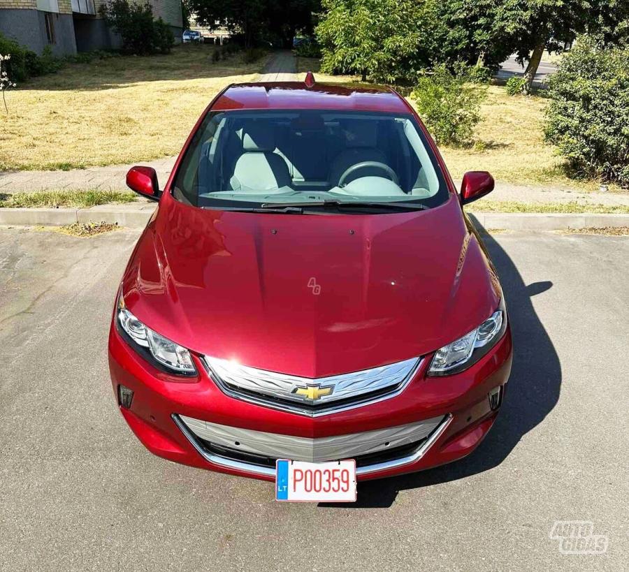Red Chevrolet Volt 2018 in Vilnius, with an engine capacity of 1.50 L and mileage of 45 thousand km for 15499 €, photo 1 on AUTOMOTO.COM.LV