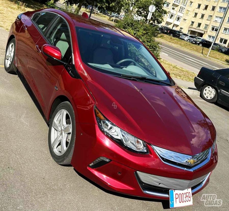 Red Chevrolet Volt 2018 in Vilnius, with an engine capacity of 1.50 L and mileage of 45 thousand km for 15499 €, photo 3 on AUTOMOTO.COM.LV