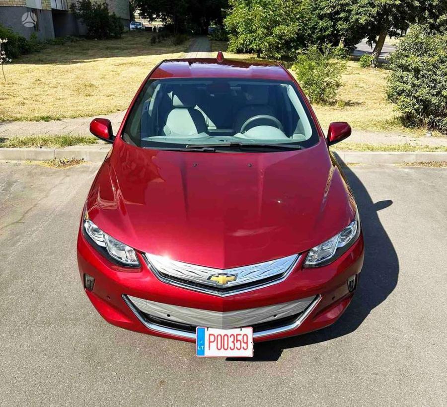 Red Chevrolet Volt 2018 in Vilnius, with an engine capacity of 1.50 L and mileage of 45 thousand km for 15000 €, photo 1 on AUTOMOTO.COM.LV