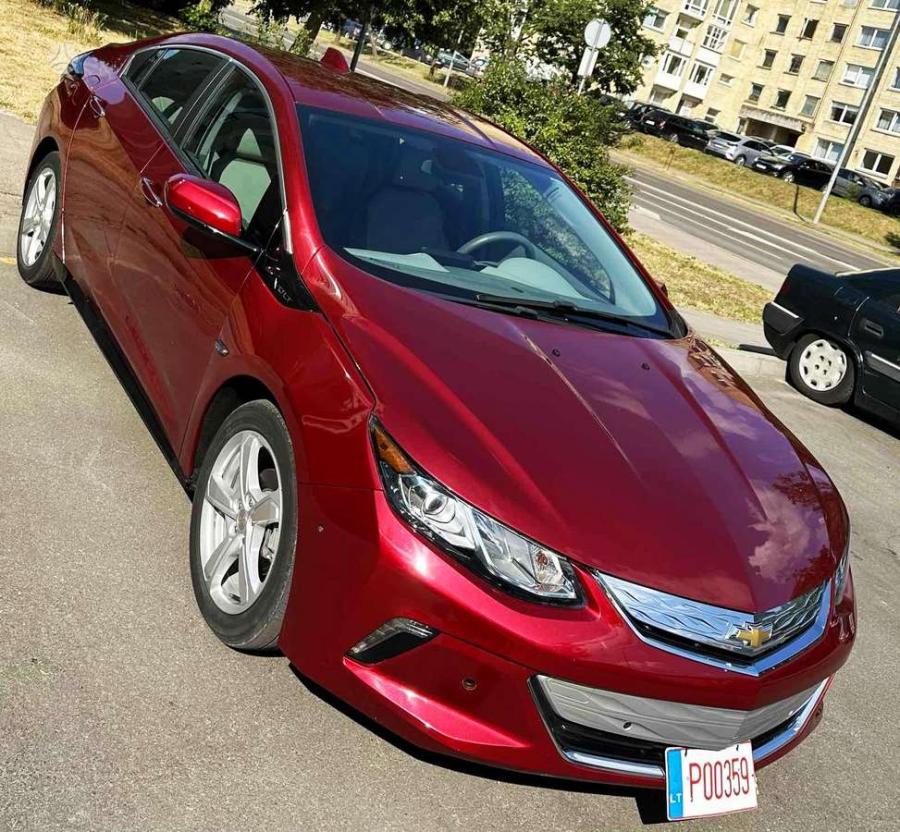 Red Chevrolet Volt 2018 in Vilnius, with an engine capacity of 1.50 L and mileage of 45 thousand km for 15000 €, photo 3 on AUTOMOTO.COM.LV
