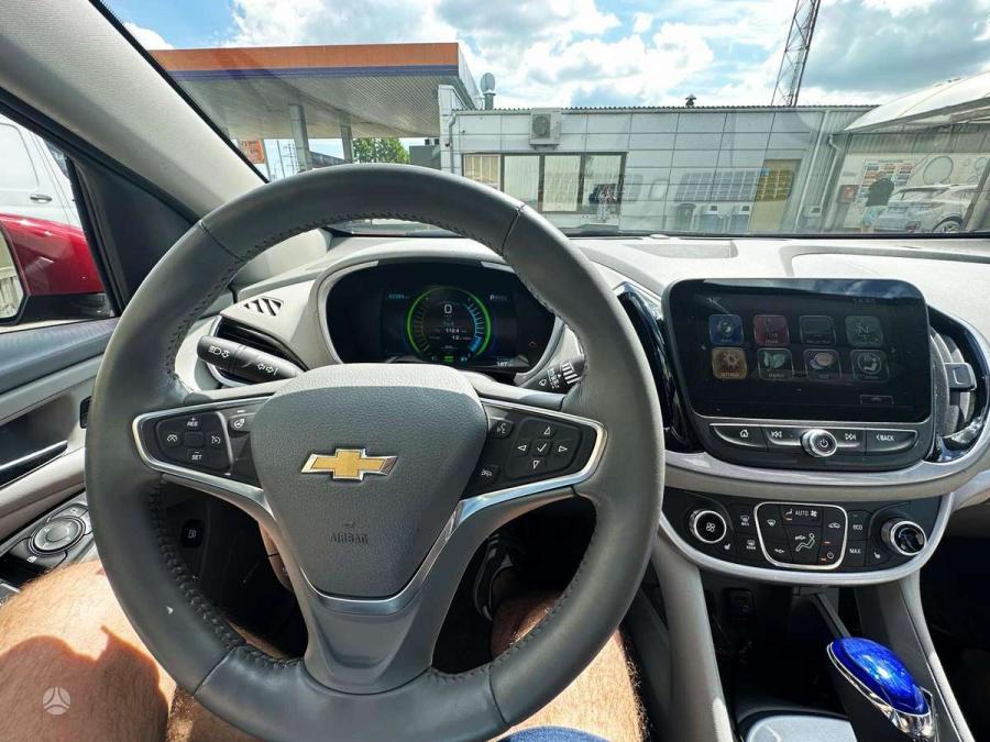 Red Chevrolet Volt 2018 in Vilnius, with an engine capacity of 1.50 L and mileage of 45 thousand km for 15000 €, photo 6 on AUTOMOTO.COM.LV
