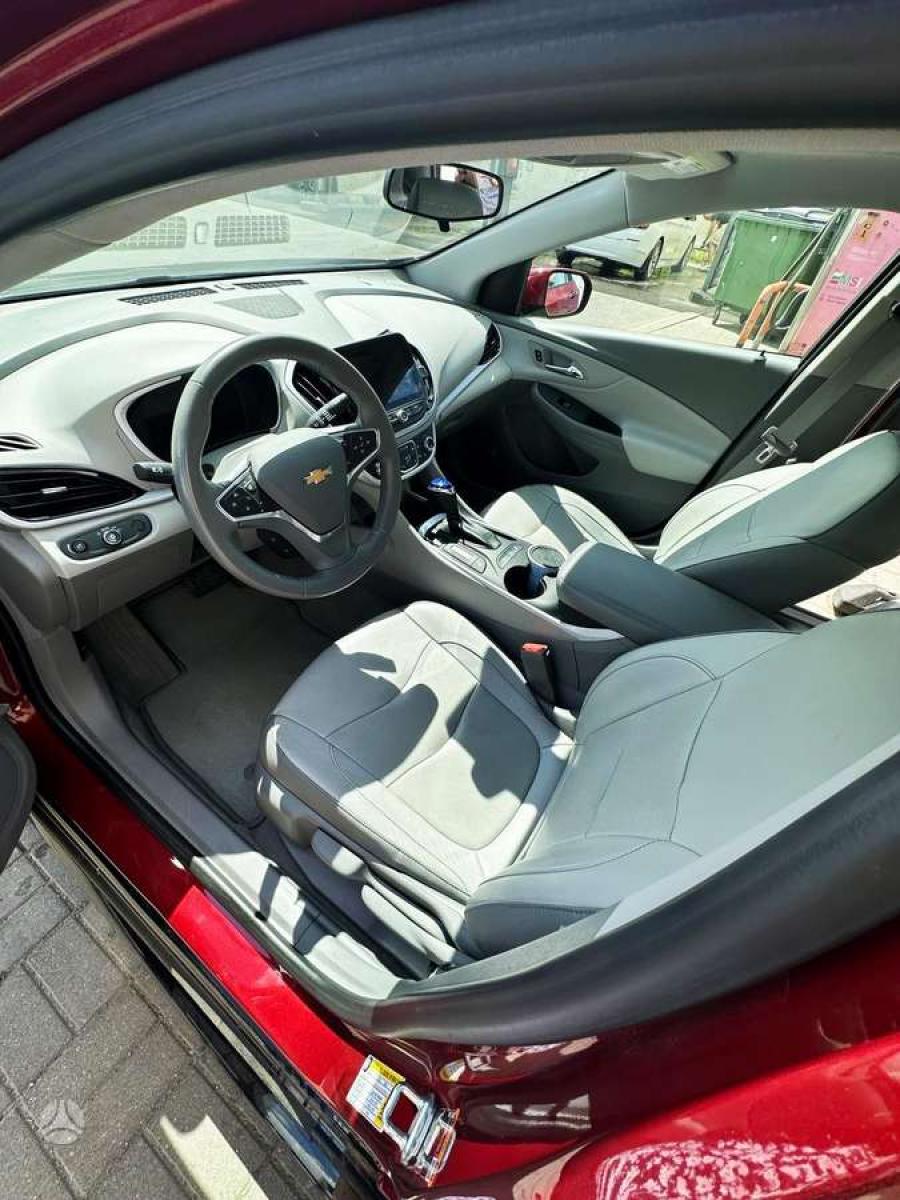 Red Chevrolet Volt 2018 in Vilnius, with an engine capacity of 1.50 L and mileage of 45 thousand km for 15000 €, photo 7 on AUTOMOTO.COM.LV