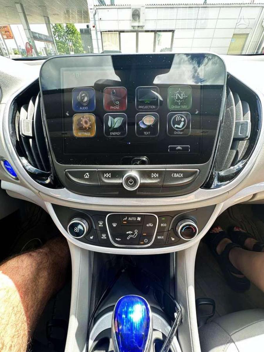 Red Chevrolet Volt 2018 in Vilnius, with an engine capacity of 1.50 L and mileage of 45 thousand km for 15000 €, photo 8 on AUTOMOTO.COM.LV