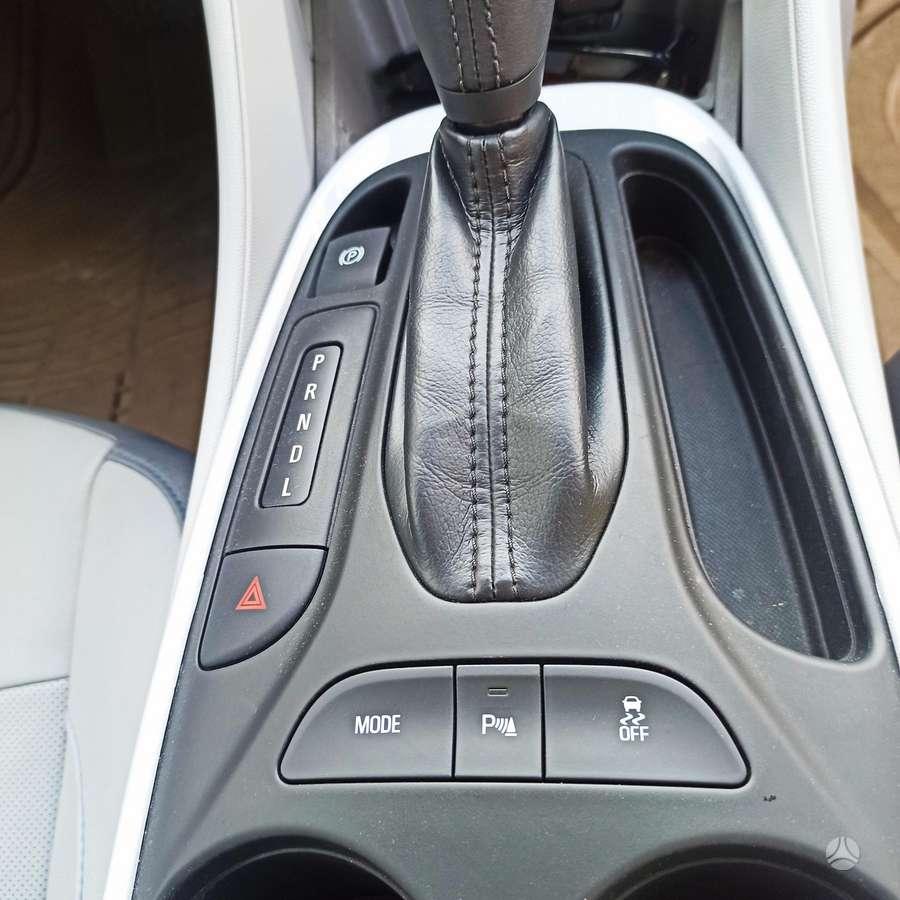Red Chevrolet Volt 2018 in Vilnius, with an engine capacity of 1.50 L and mileage of 45 thousand km for 15000 €, photo 10 on AUTOMOTO.COM.LV