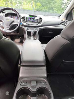 Red Chevrolet Volt 2019 in Panevezys, with an engine capacity of 1.50 L and mileage of 66 thousand km for 15200 €, photo 4 on AUTOMOTO.COM.LV
