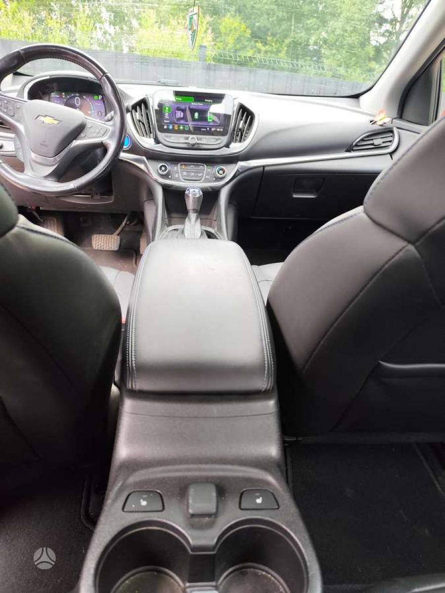 Red Chevrolet Volt 2019 in Panevezys, with an engine capacity of 1.50 L and mileage of 66 thousand km for 15200 €, photo 4 on AUTOMOTO.COM.LV