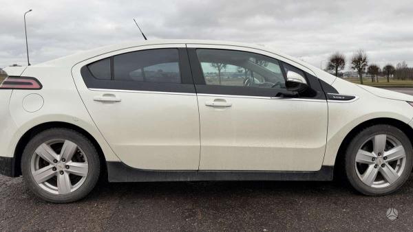 White Chevrolet Volt 2012 in Kaunas, with an engine capacity of 0.00 L and mileage of 215 thousand km for 4300 €, photo 2 on AUTOMOTO.COM.LV