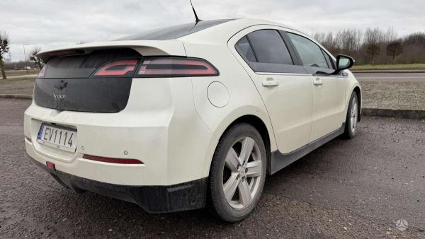 White Chevrolet Volt 2012 in Kaunas, with an engine capacity of 0.00 L and mileage of 215 thousand km for 4300 €, photo 3 on AUTOMOTO.COM.LV
