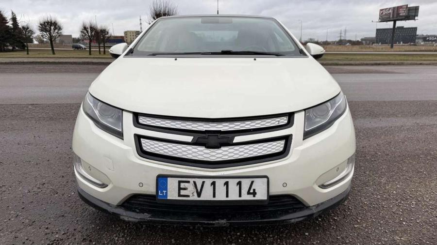 White Chevrolet Volt 2012 in Kaunas, with an engine capacity of 0.00 L and mileage of 215 thousand km for 4300 €, photo 4 on AUTOMOTO.COM.LV