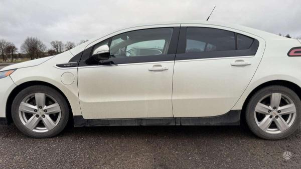 White Chevrolet Volt 2012 in Kaunas, with an engine capacity of 0.00 L and mileage of 215 thousand km for 4300 €, photo 6 on AUTOMOTO.COM.LV