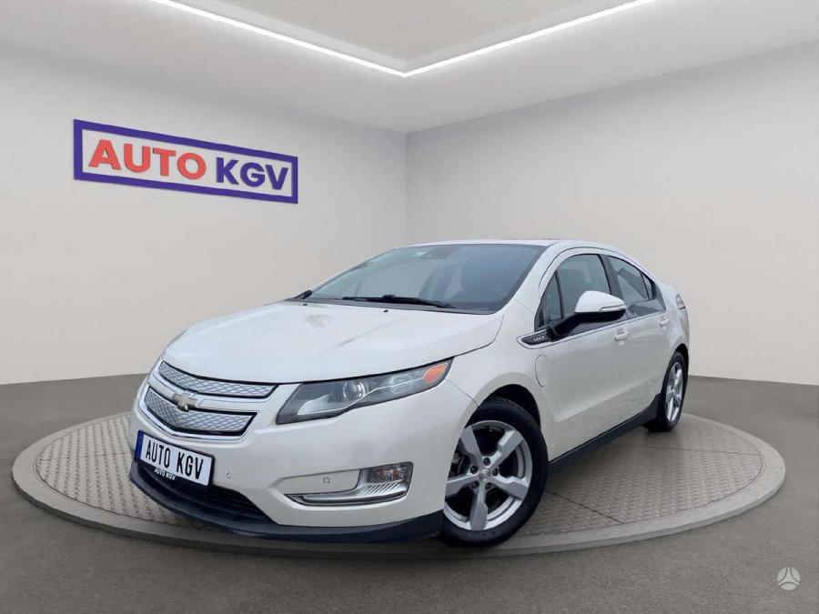 White Chevrolet Volt 2013 in Vilnius, with an engine capacity of 1.40 L and mileage of 163 thousand km for 6999 €, photo 1 on AUTOMOTO.COM.LV