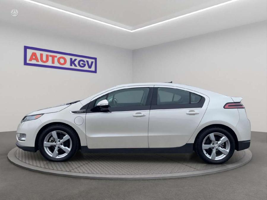 White Chevrolet Volt 2013 in Vilnius, with an engine capacity of 1.40 L and mileage of 163 thousand km for 6999 €, photo 2 on AUTOMOTO.COM.LV