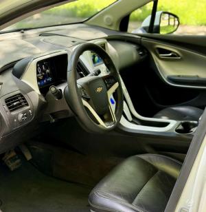 White Chevrolet Volt 2013 in Kaunas, with an engine capacity of 1.40 L and mileage of 150 thousand km for 5950 €, photo 16 on AUTOMOTO.COM.LV