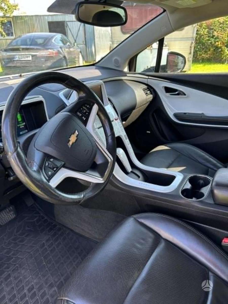 White Chevrolet Volt 2013 in Jonava, with an engine capacity of 1.40 L and mileage of 255 thousand km for 6500 €, photo 7 on AUTOMOTO.COM.LV