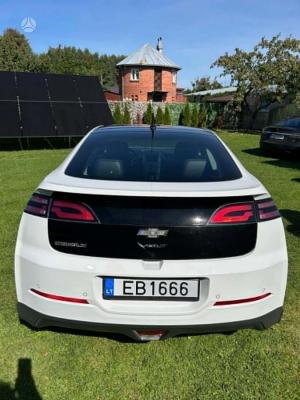 White Chevrolet Volt 2013 in Jonava, with an engine capacity of 1.40 L and mileage of 255 thousand km for 6500 €, photo 8 on AUTOMOTO.COM.LV