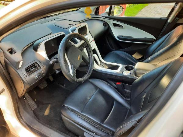 Chevrolet Volt 2014 in Vilnius on AUTOMOTO.COM.LV White Chevrolet Volt 2014 in Vilnius, with an engine capacity of 1.40 L and mileage of 75 thousand km for 7900 €, photo 5 on AUTOMOTO.COM.LV