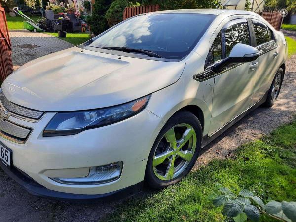 Chevrolet Volt 2014 in Vilnius on AUTOMOTO.COM.LV White Chevrolet Volt 2014 in Vilnius, with an engine capacity of 1.40 L and mileage of 75 thousand km for 7900 €, photo 6 on AUTOMOTO.COM.LV